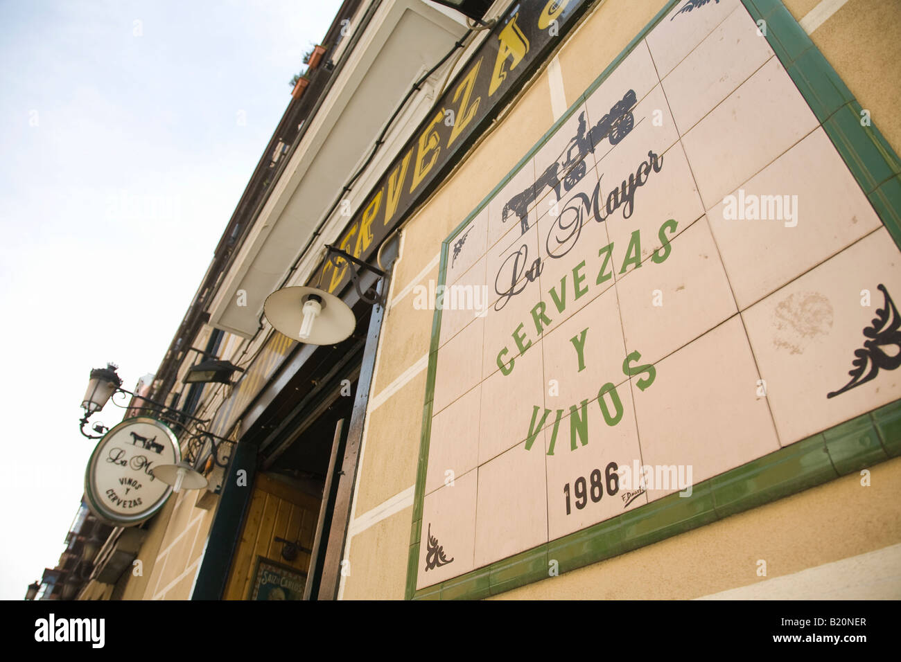 Spanish tile hi-res stock photography and images - Alamy