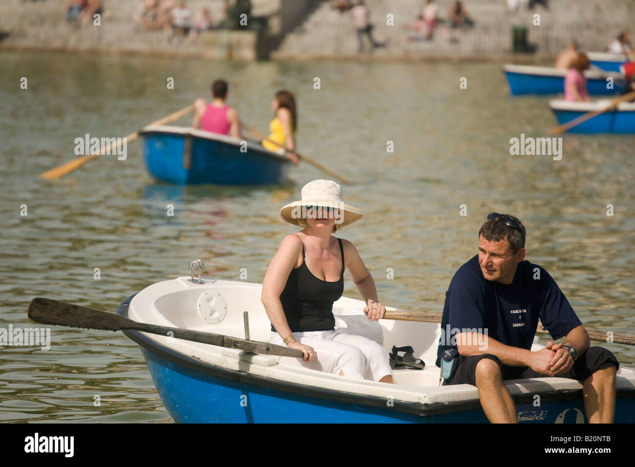 Row boat park hi-res stock photography and images - Alamy