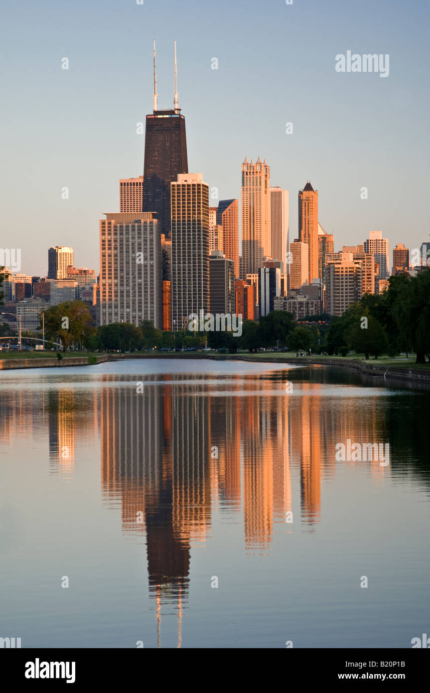 Chicago Skyline at sunset from the Chicago River basin Stock Photo - Alamy