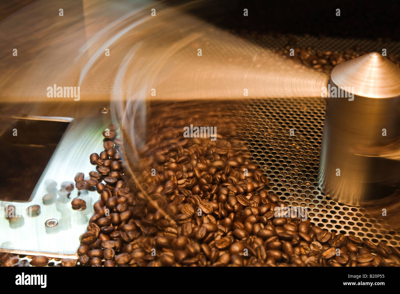 Moving coffee beans hi-res stock photography and images - Alamy