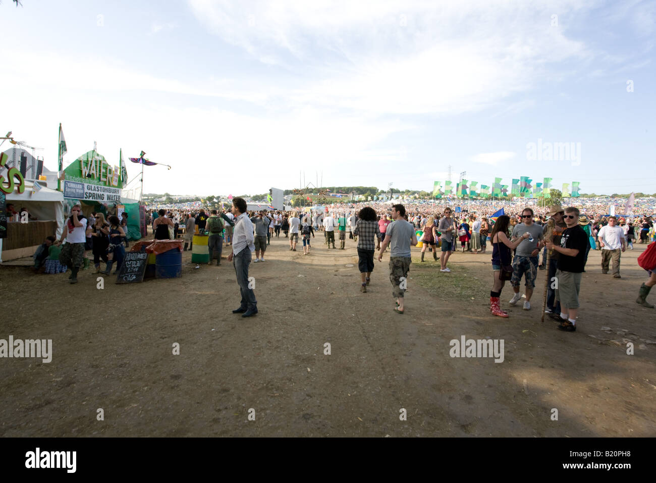 Pyramid main stage and crowd at the Glastonbury Festival 2008 Stock ...