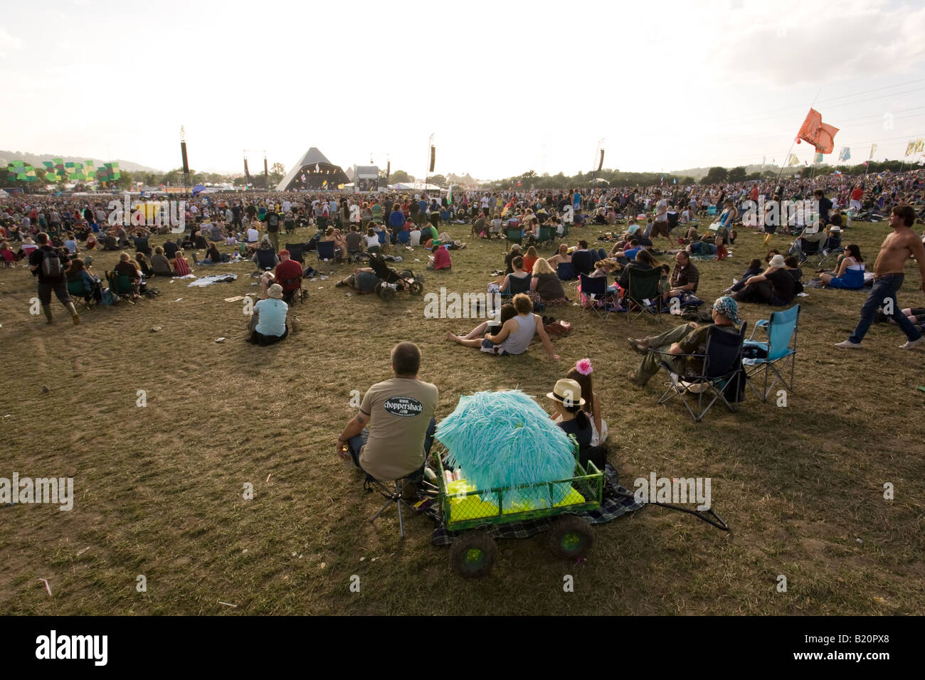 Pyramid main stage and crowd at the Glastonbury Festival 2008 Stock ...