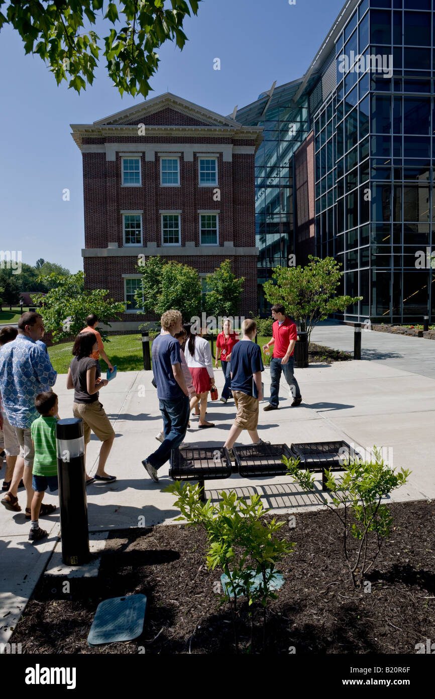 student-led admissions tour of parents and prospective students of ...