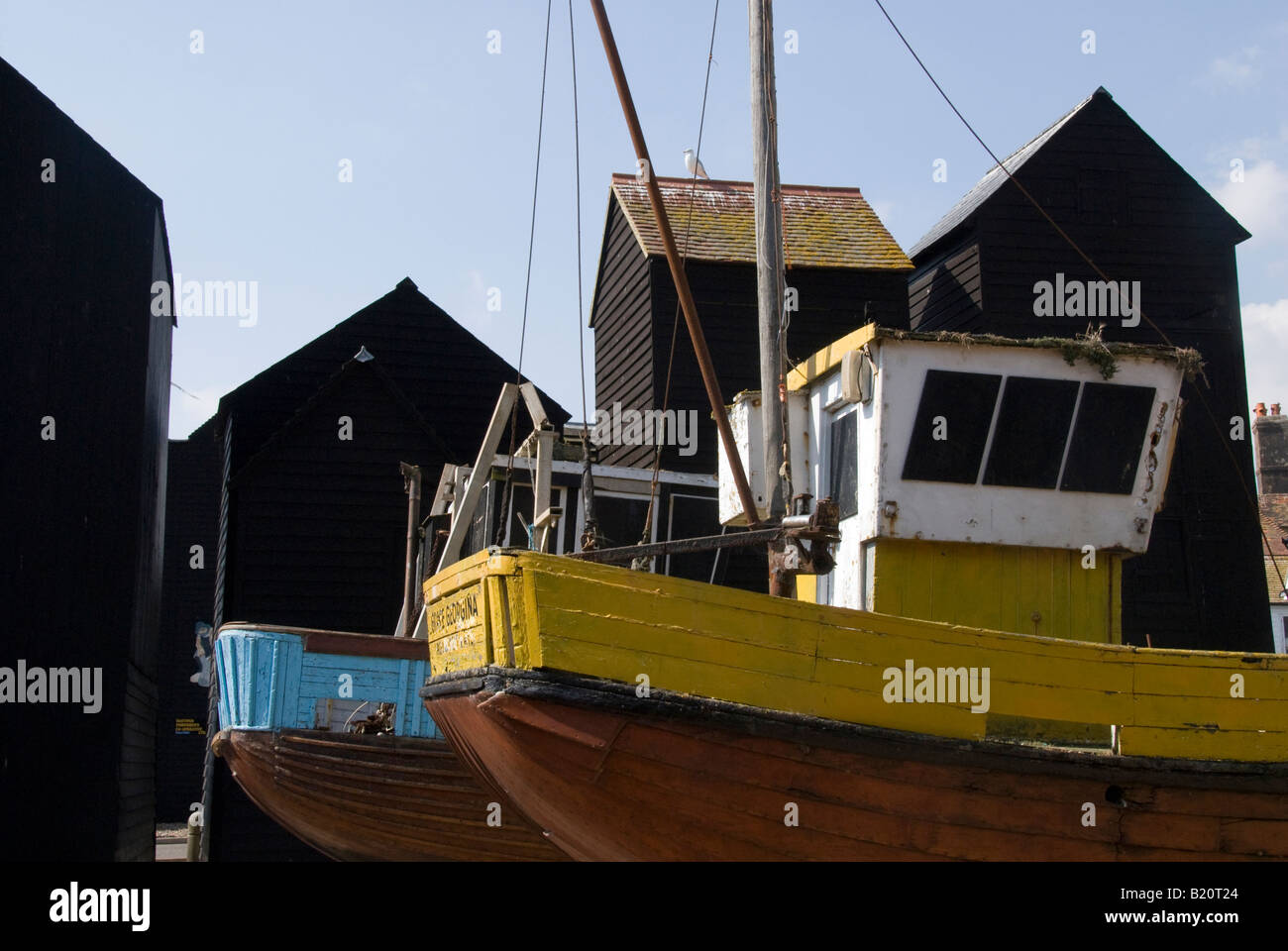 Fishing boats fishing net huts hi-res stock photography and images - Alamy