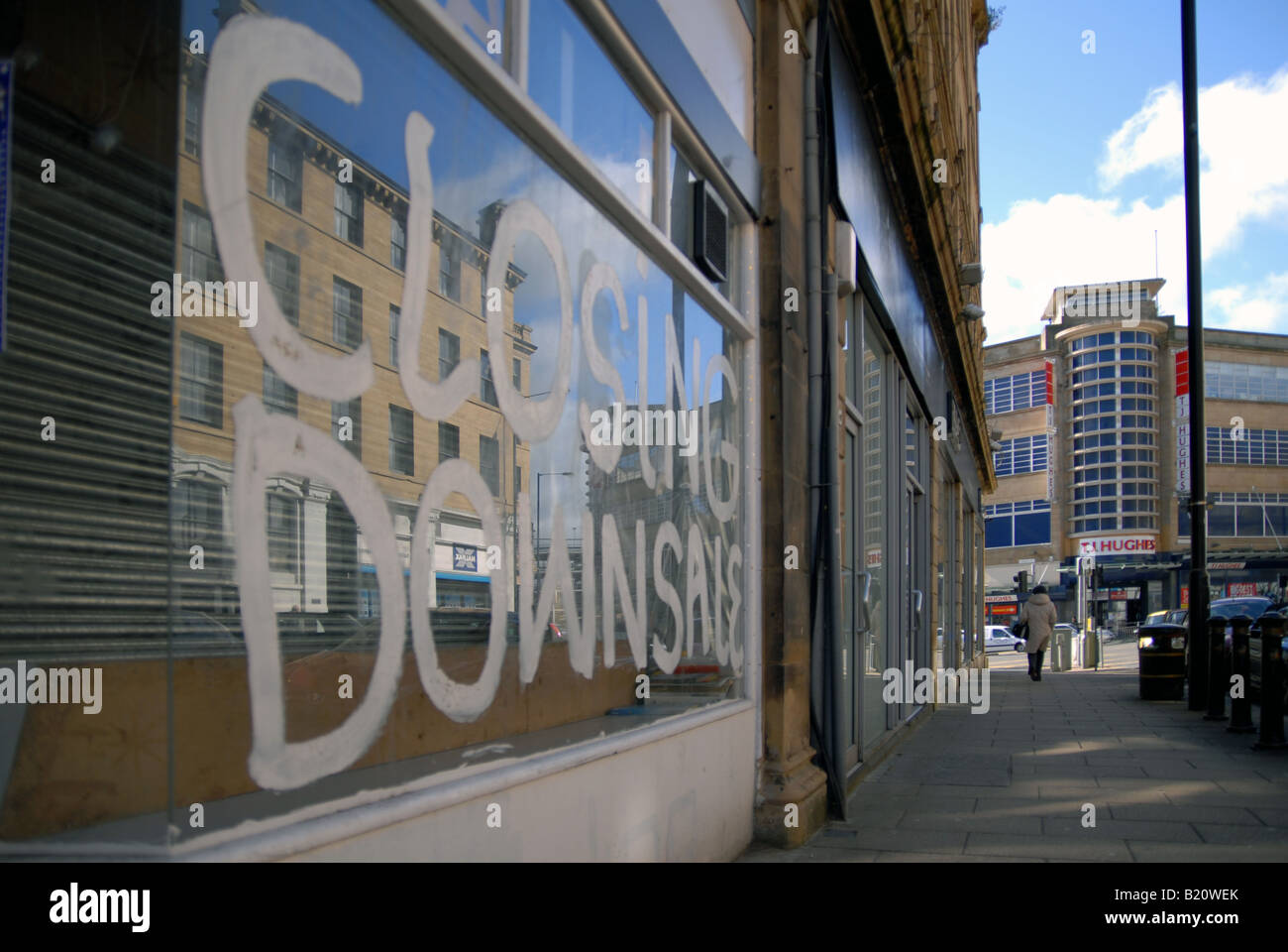 Closing down sign on a shop window Stock Photo - Alamy