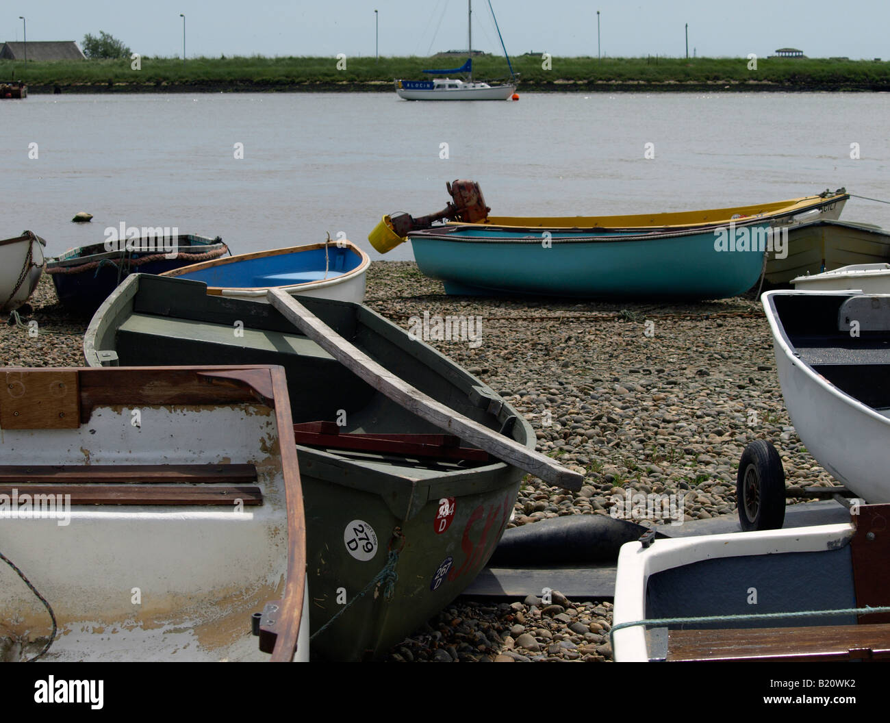 Small dinghy boats hi-res stock photography and images - Alamy