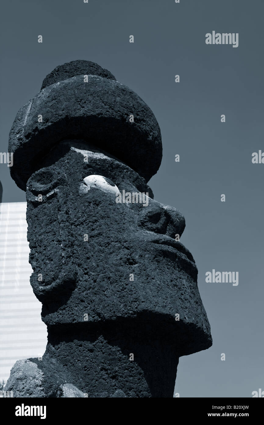 Stone maoi statue hi-res stock photography and images - Alamy