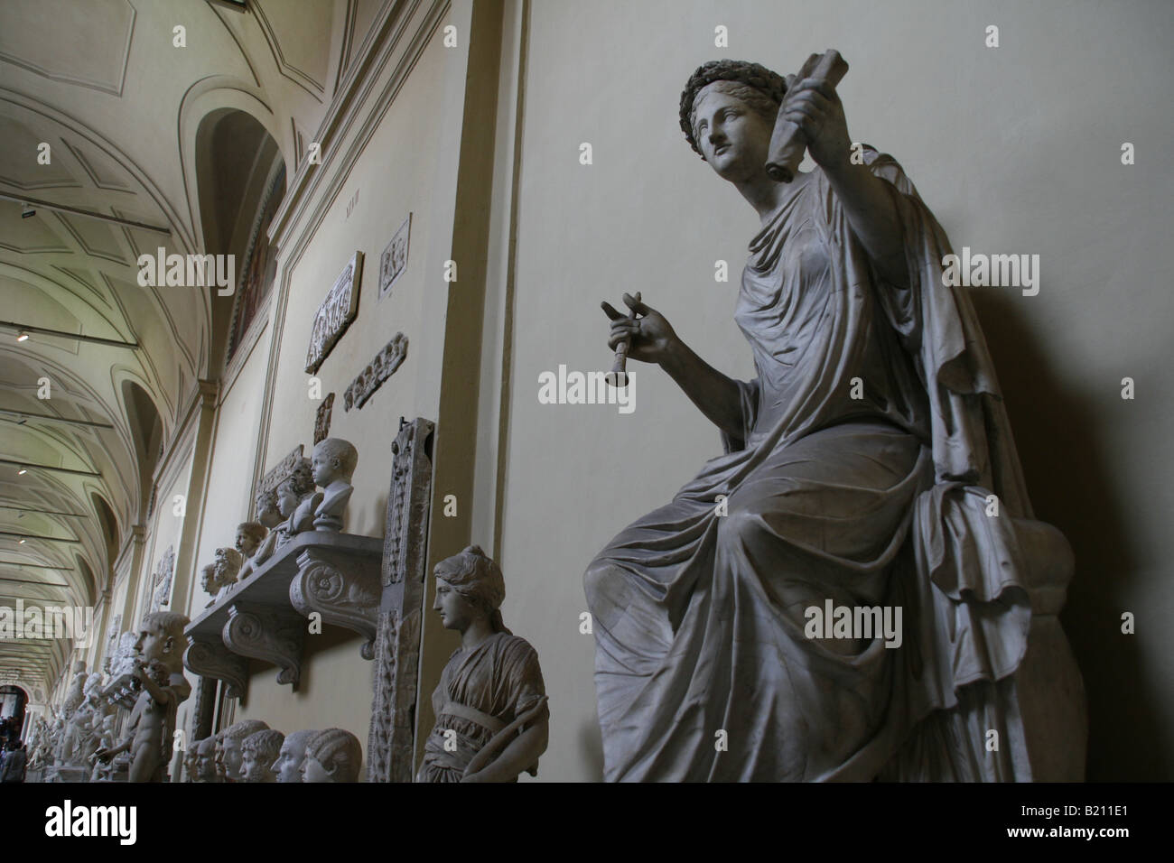Statues in hallway vatican museum hi-res stock photography and images ...