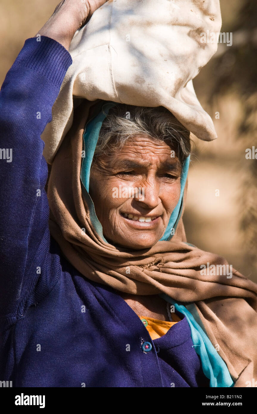 Lady carrying hi-res stock photography and images - Alamy