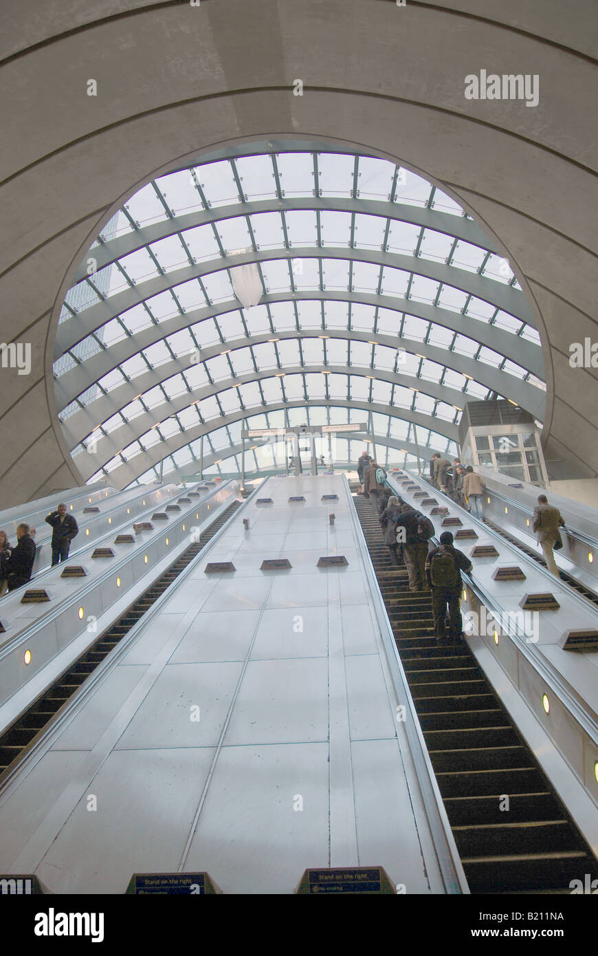 Canary wharf boom bust windows hi-res stock photography and images - Alamy
