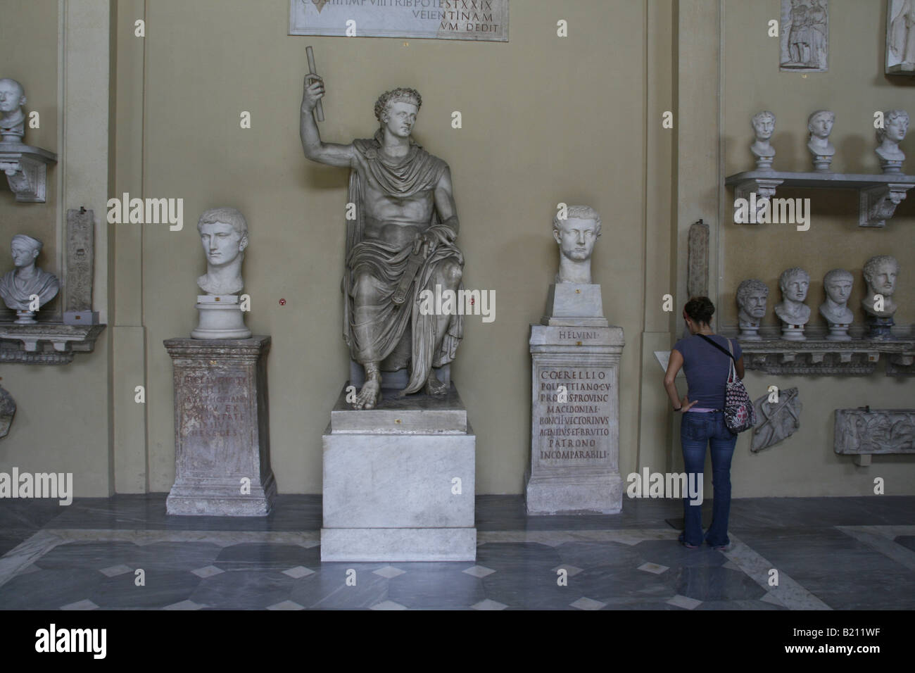 Statues in hallway vatican museum hi-res stock photography and images ...