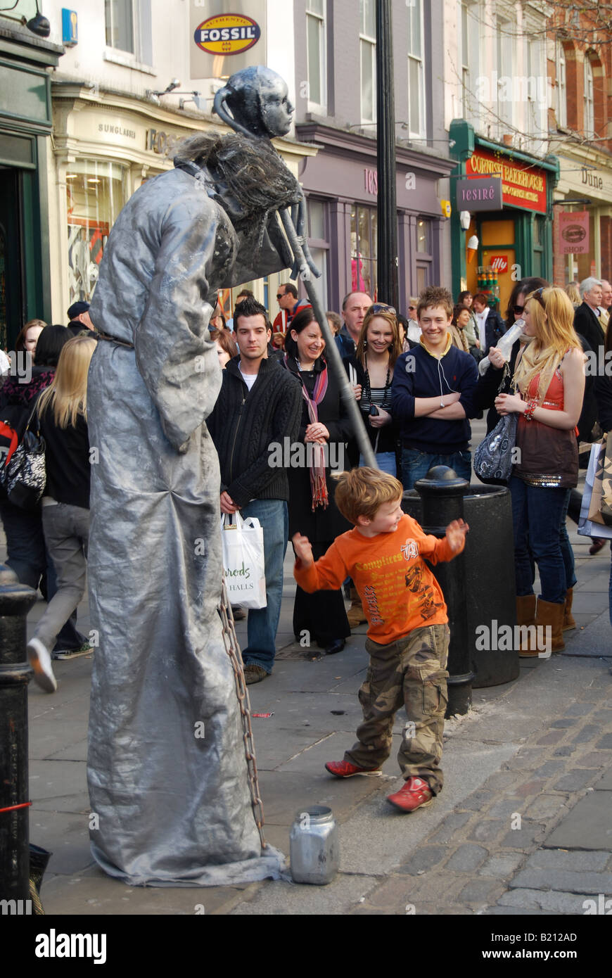 Street performer, audience, mime artist, covent garden, laughter ...
