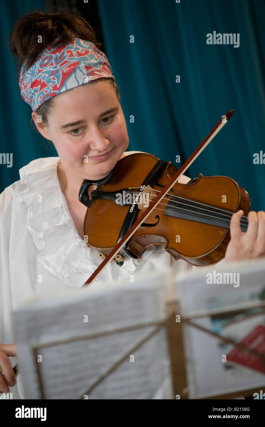 Woman playing the fiddle hi-res stock photography and images - Alamy