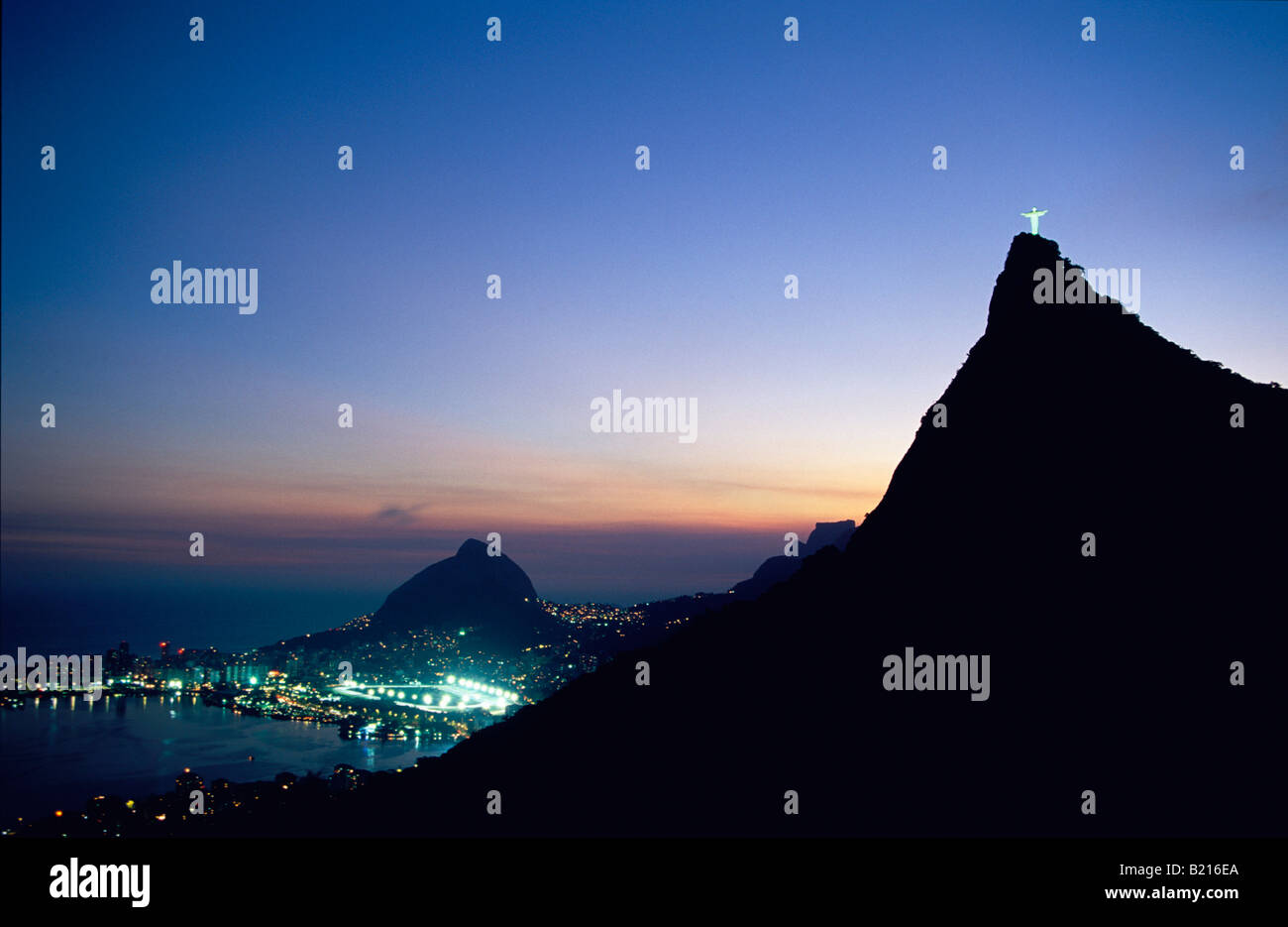 Corcovado at night Rio de Janeiro Stock Photo - Alamy