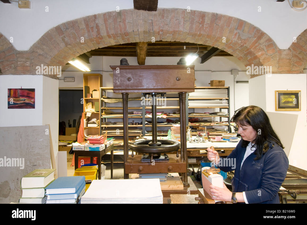 Book binding hi-res stock photography and images - Alamy