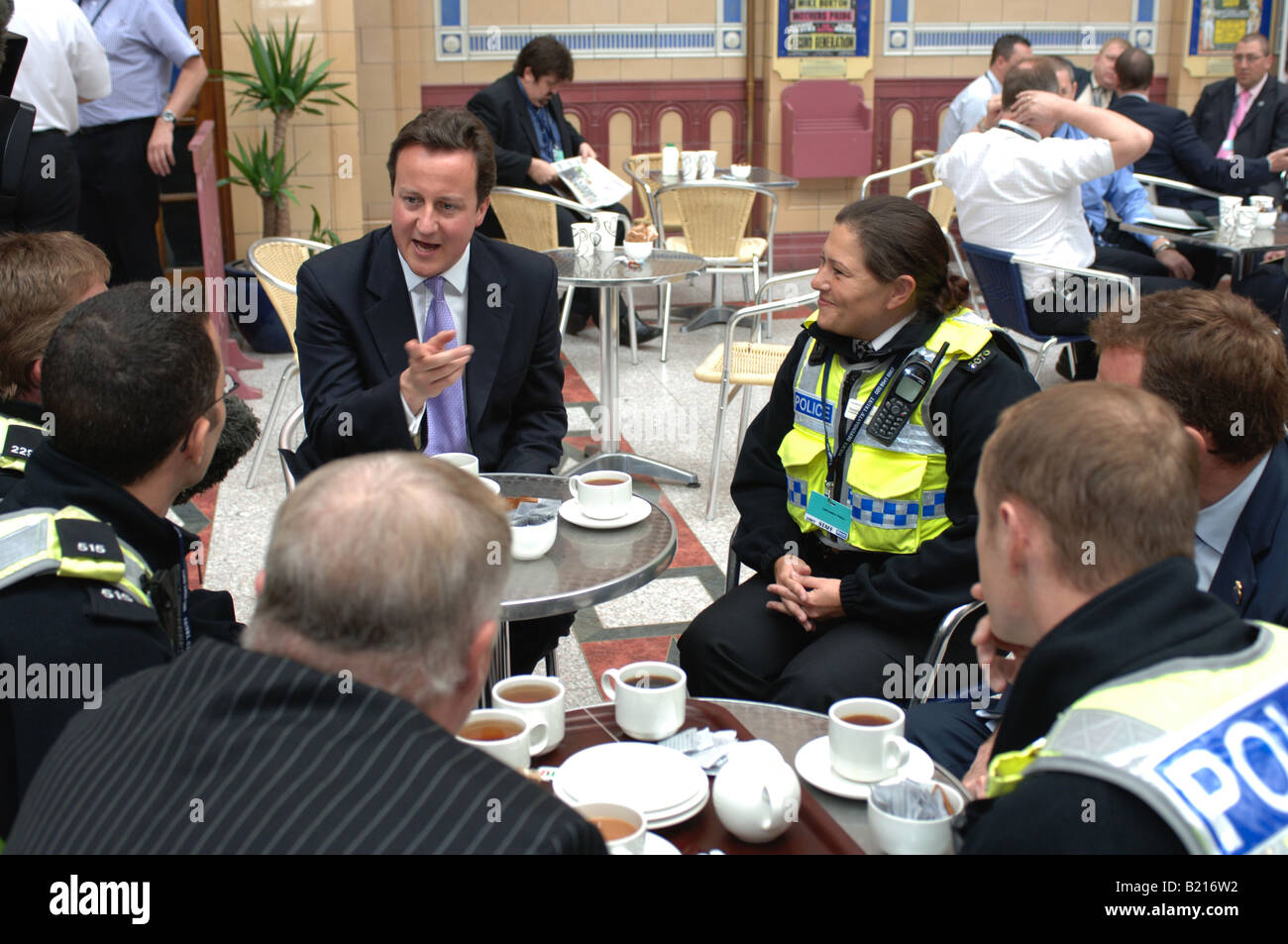 david cameron talking to police officers at the police federation ...