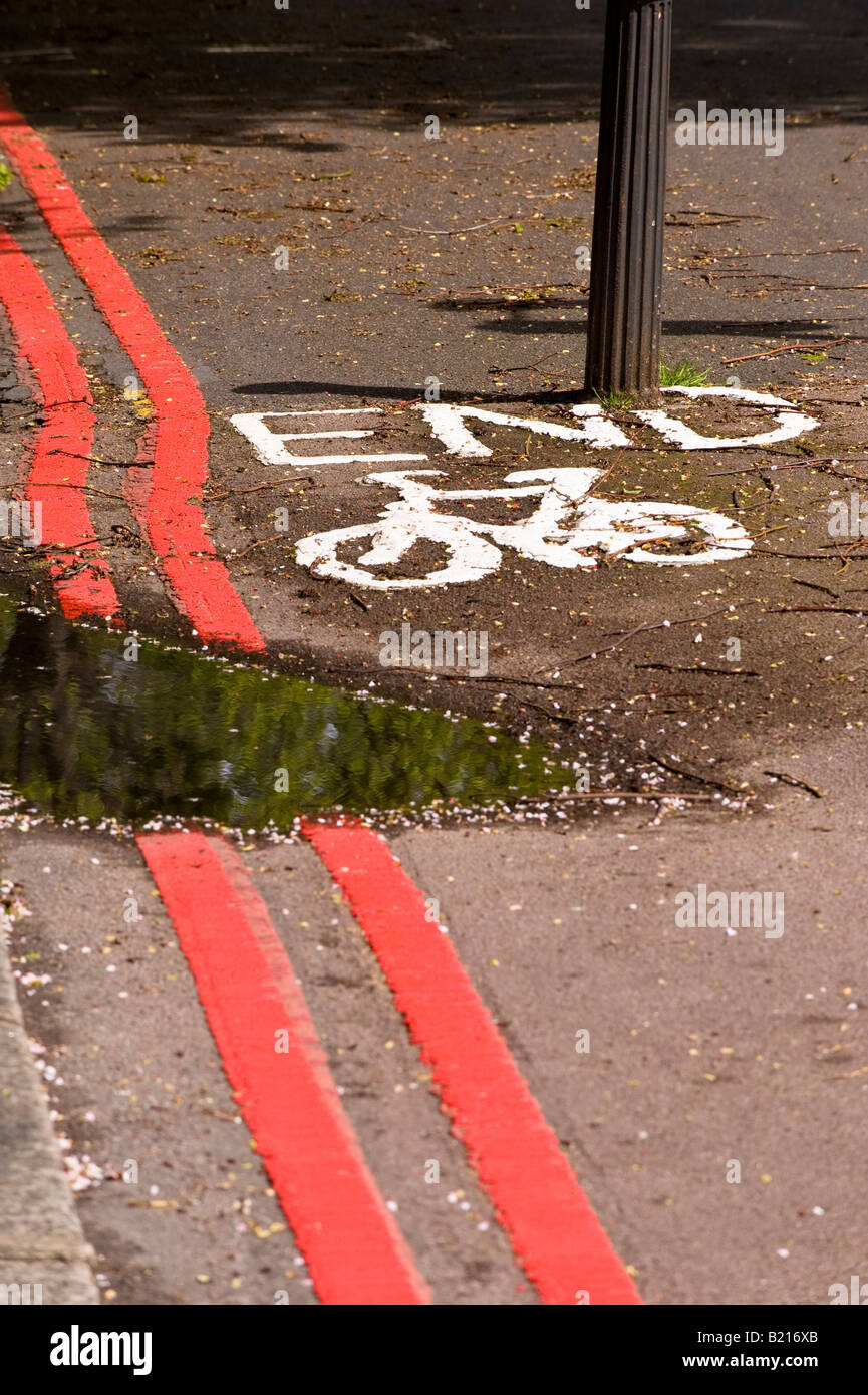 Cycle lane end route hi-res stock photography and images - Alamy