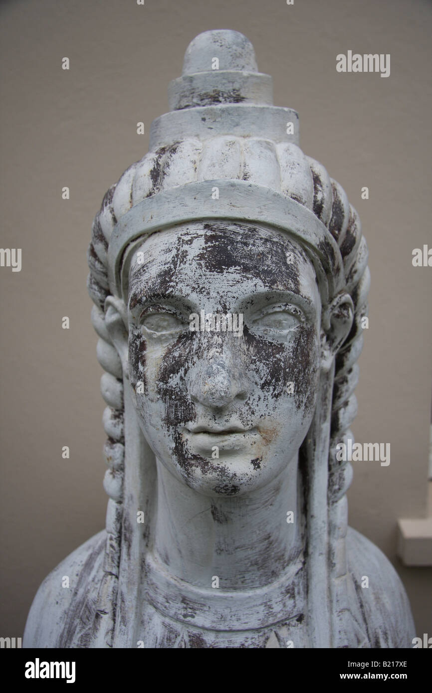 Statue of a head face hi-res stock photography and images - Alamy