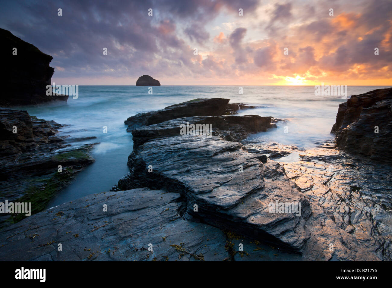 Trebarwith Strand and Gull Rock at sunset Cornwall England Stock Photo ...