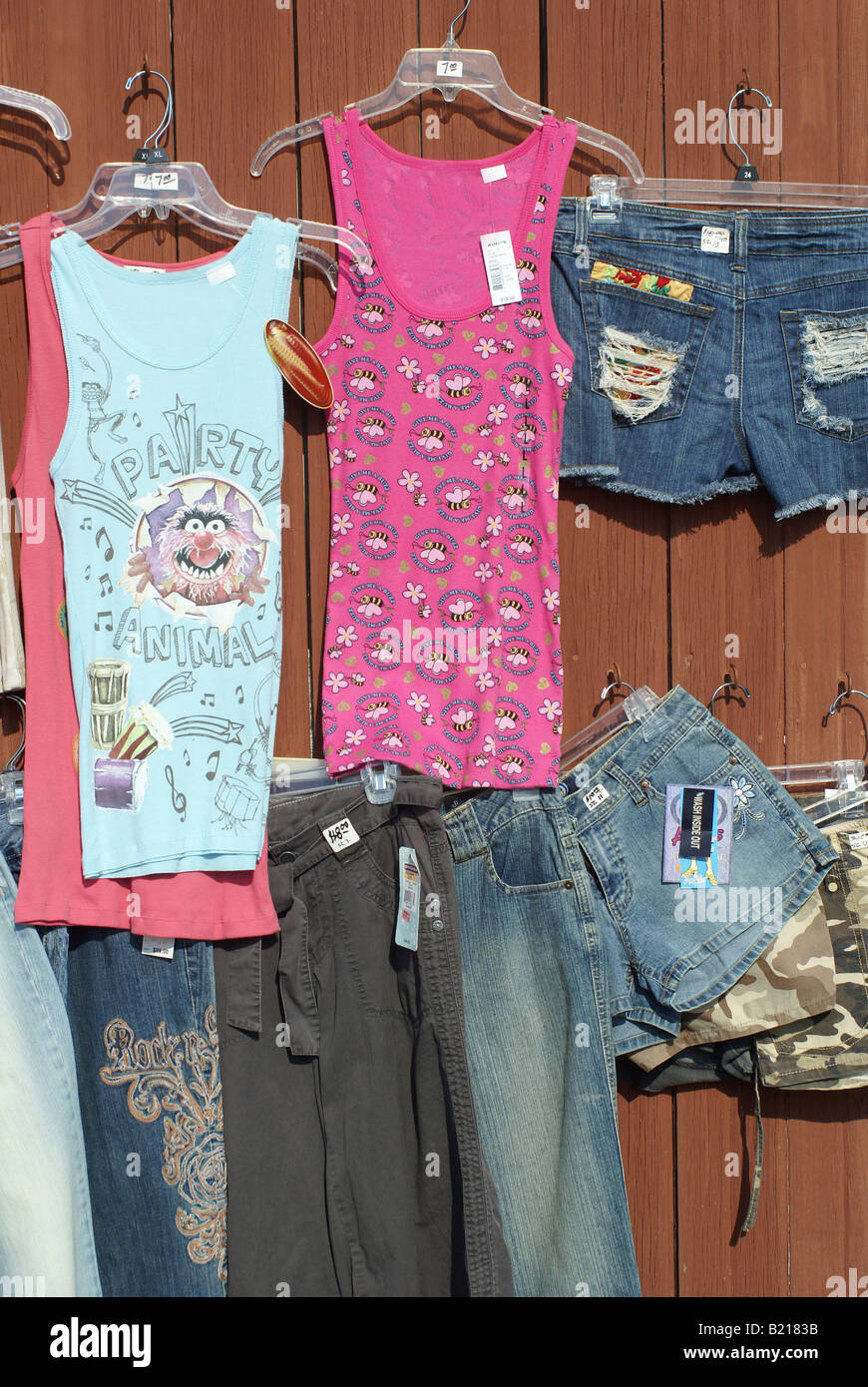 Used Clothes Display Stock Photo - Alamy