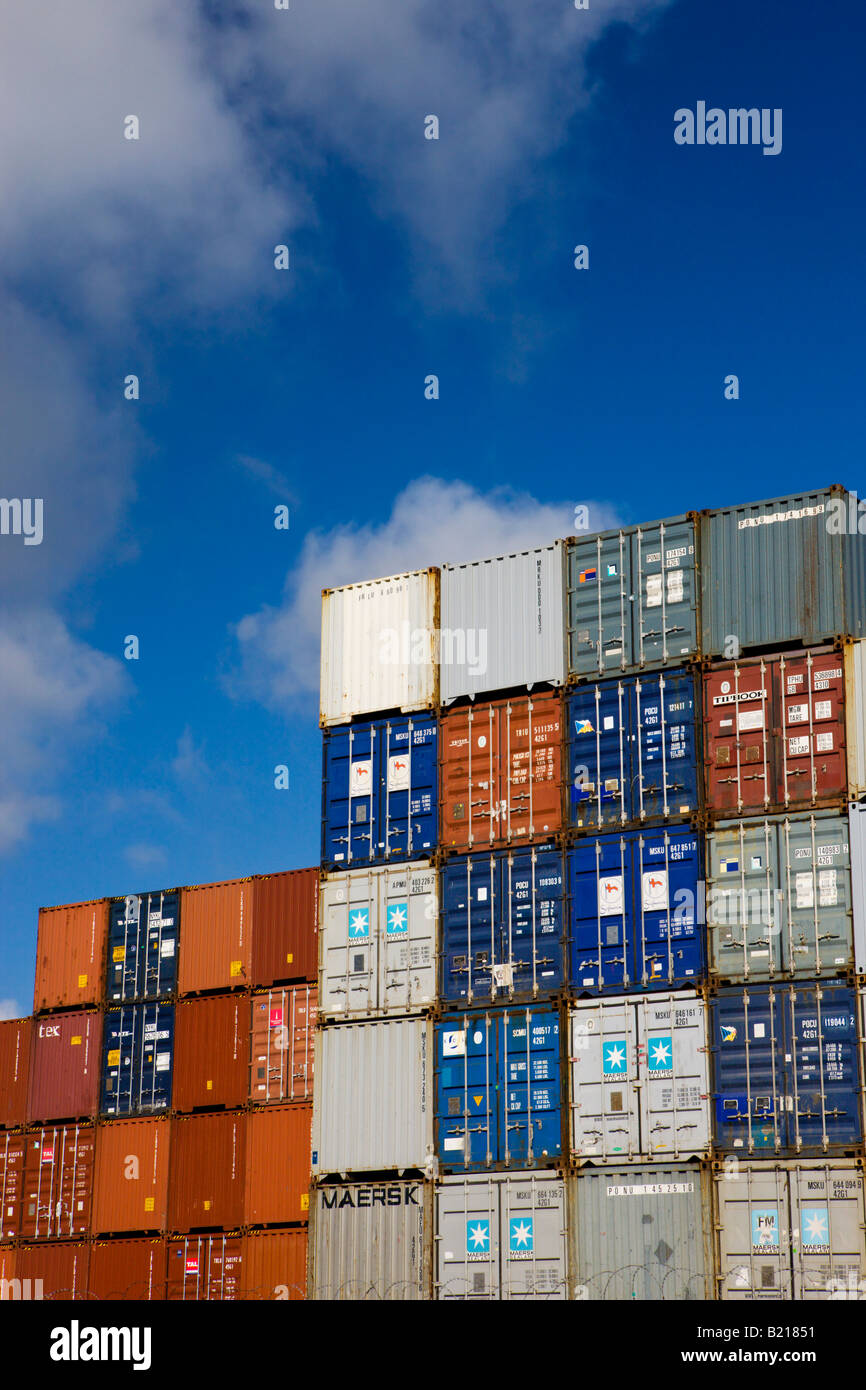 Shipping containers southampton docks uk hi-res stock photography and ...