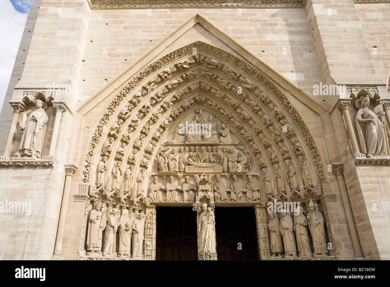 Notre dame cathedral exterior hi-res stock photography and images - Alamy