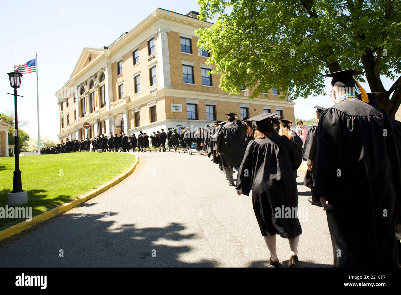 College graduation ceremony group hi-res stock photography and images ...