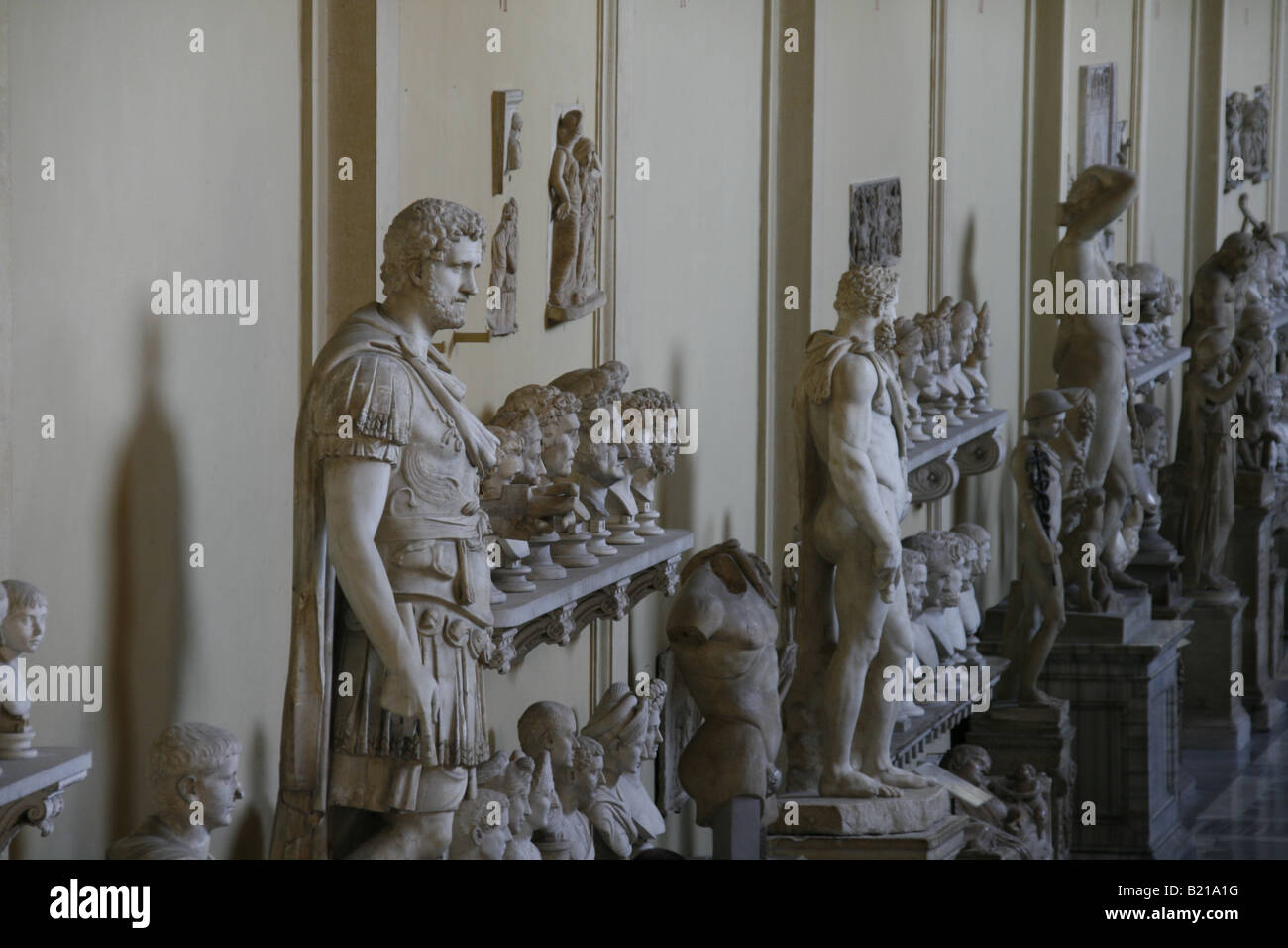 Statues in hallway vatican museum hi-res stock photography and images ...