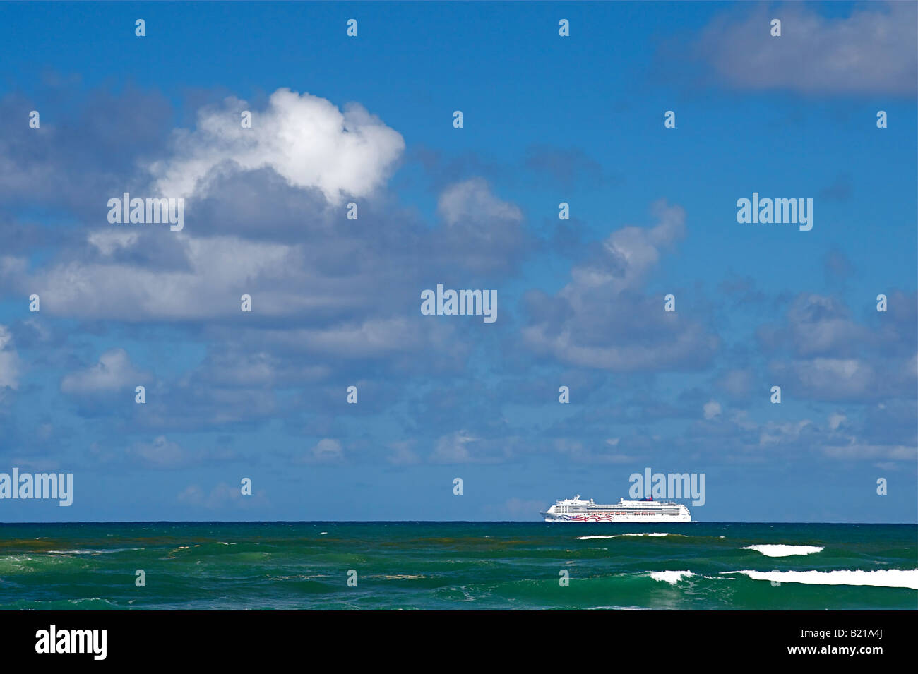 Hawaii cruise ship hi-res stock photography and images - Alamy