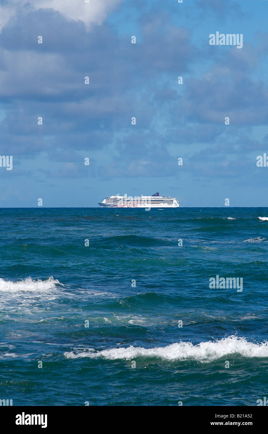 Hawaii cruise ship hi-res stock photography and images - Alamy