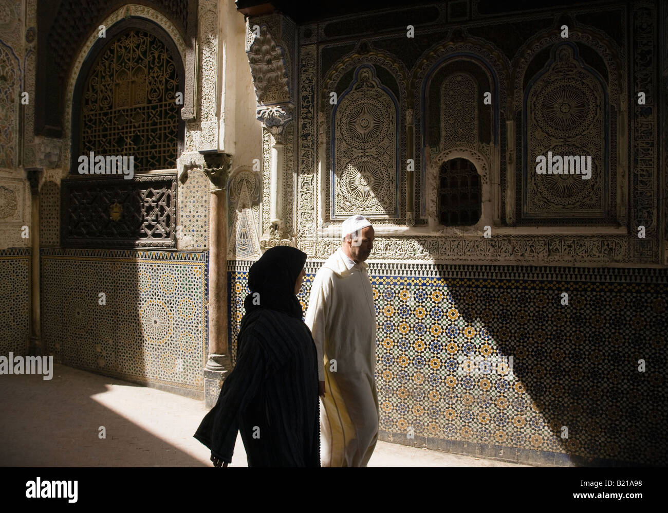 Fes man and woman in traditional dress Stock Photo - Alamy