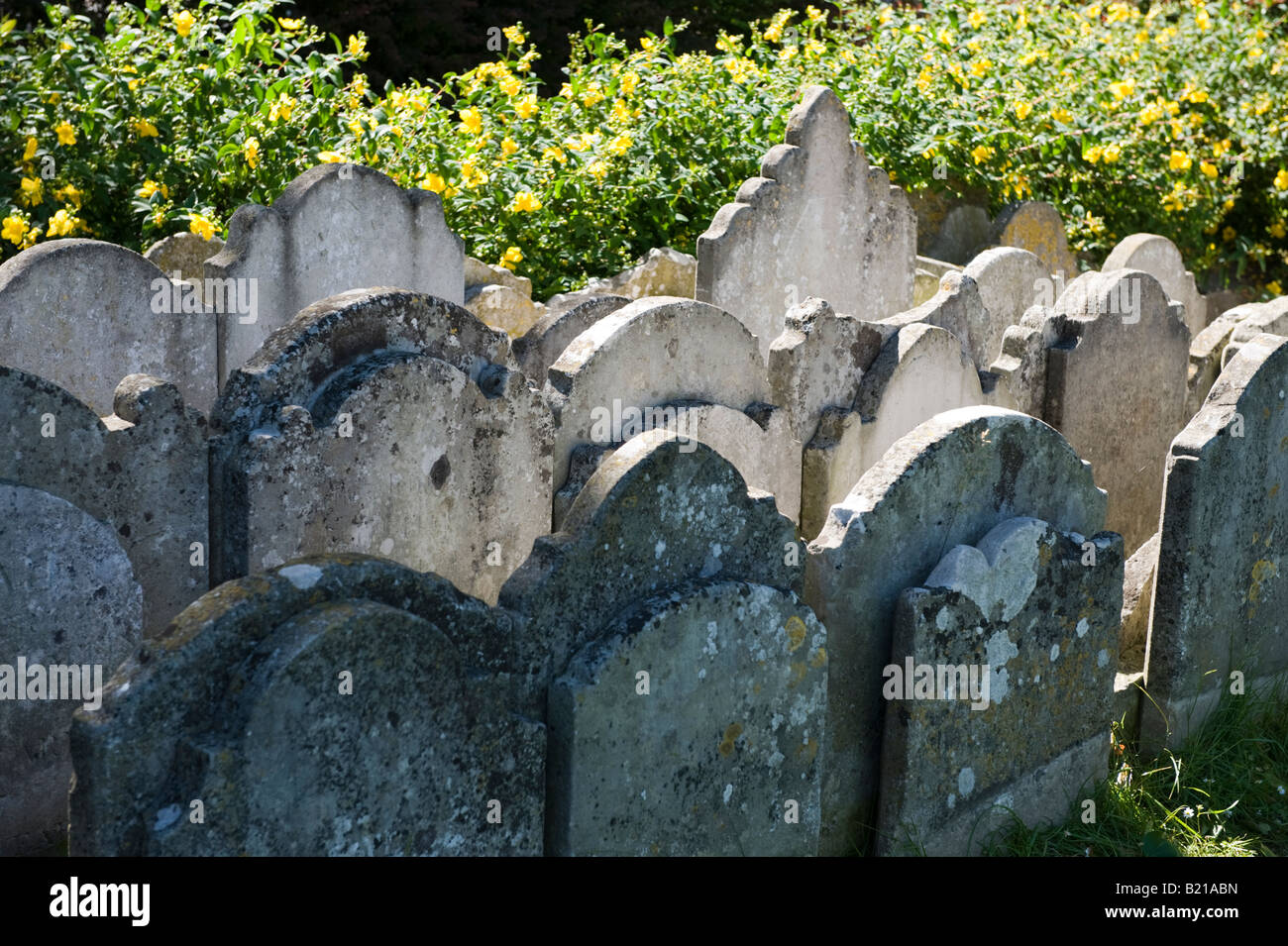 Gravestones tombstones headstones graves hi-res stock photography and ...