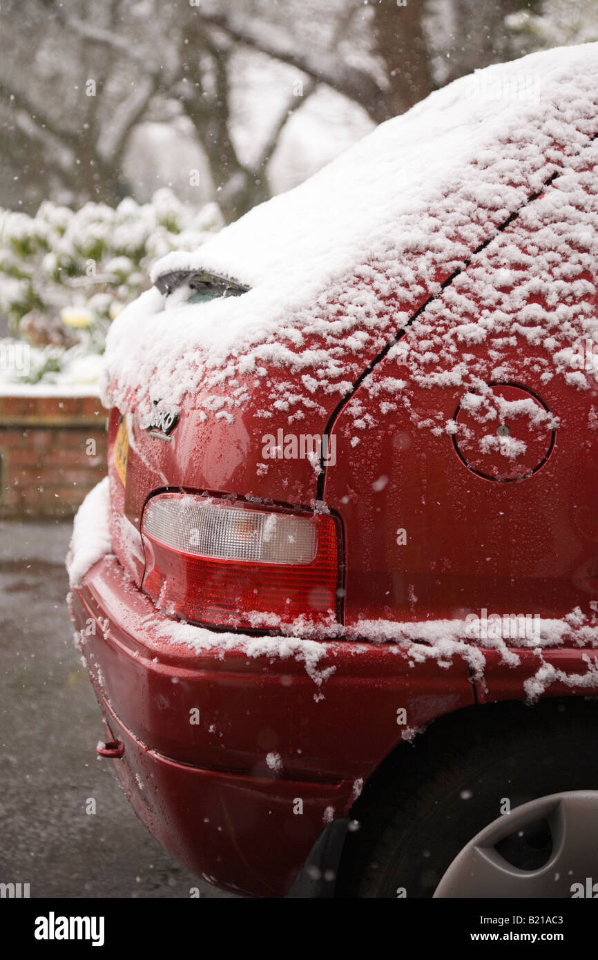 A red car covered in snow. Cold and frosty morning in Dorset. UK Stock ...
