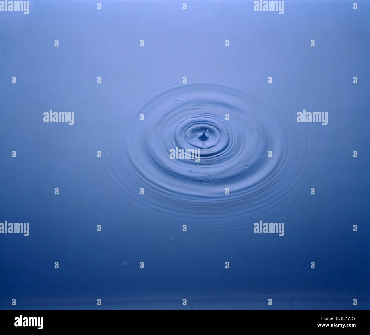 Ripple tank waves hi-res stock photography and images - Alamy