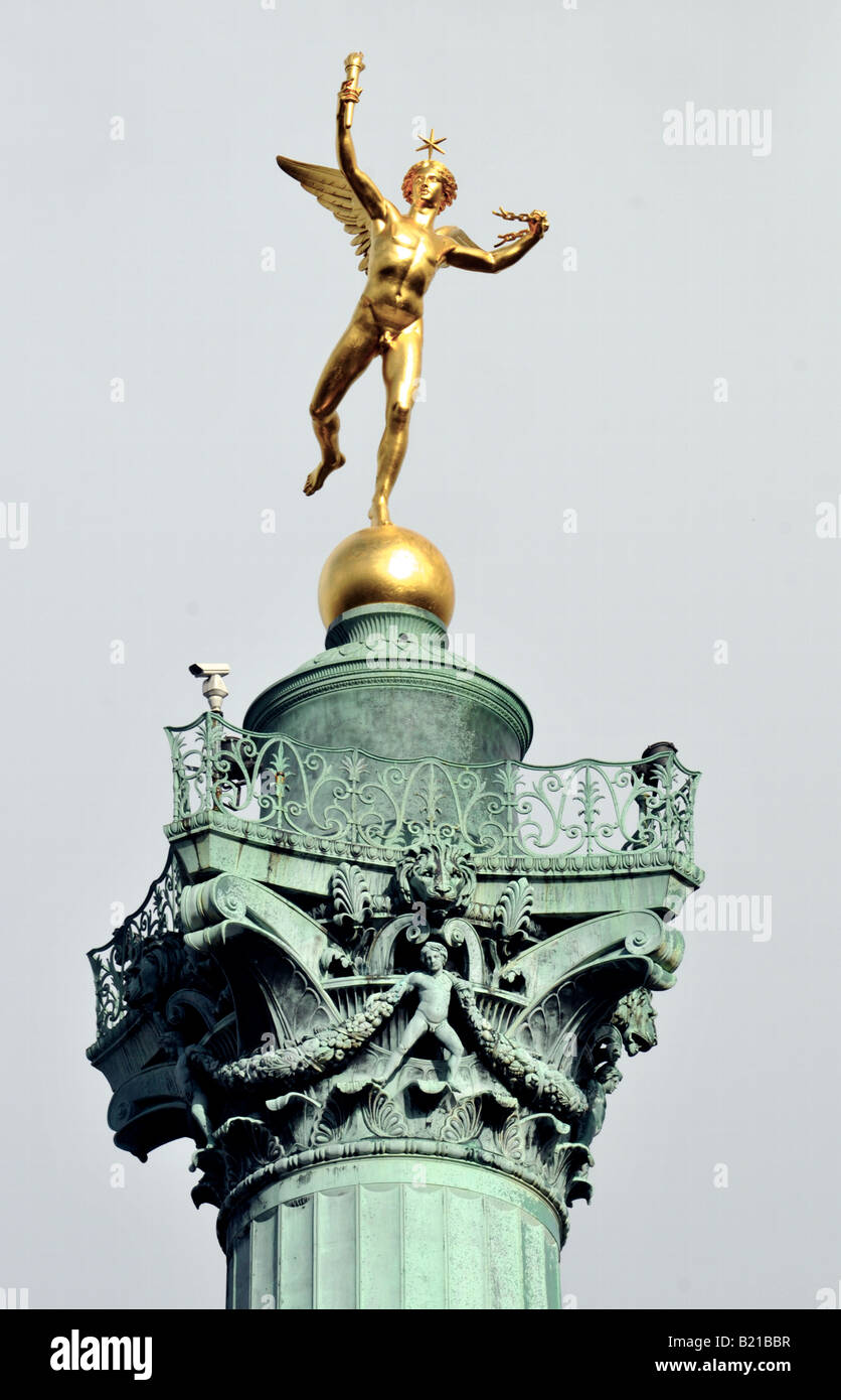 The golden monument at the top of the pillar which stands in the middle ...