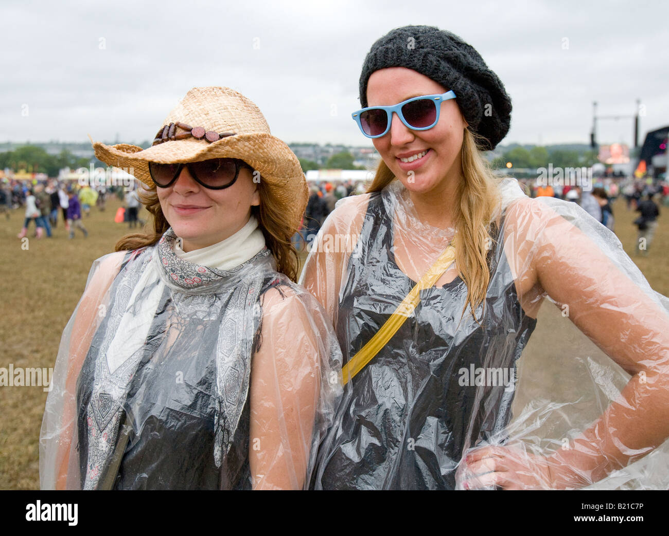 Glastonbury festival girls uk hi-res stock photography and images - Alamy