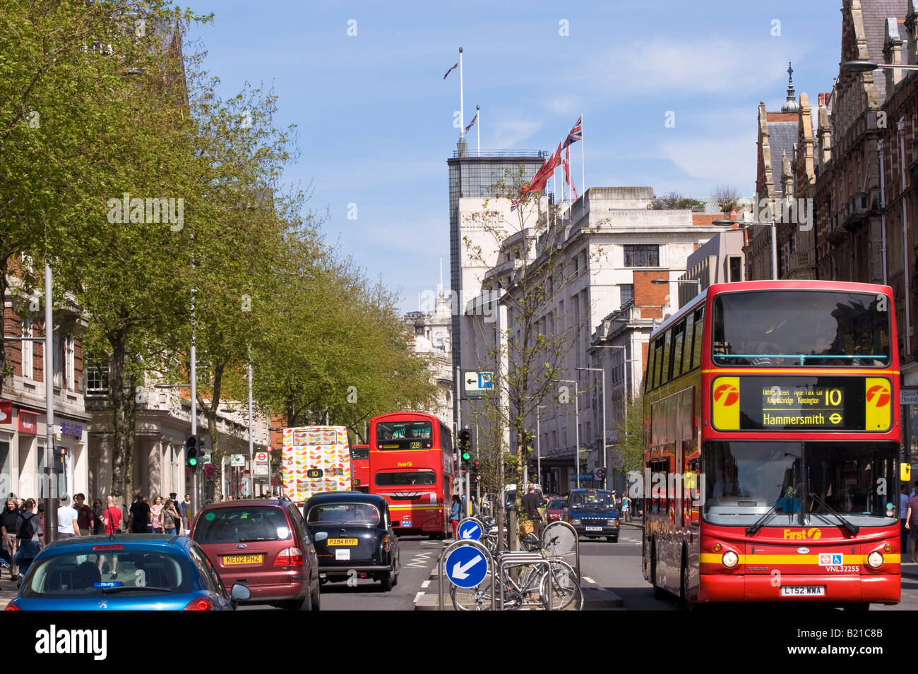 Kensington high street architecture hi-res stock photography and images ...
