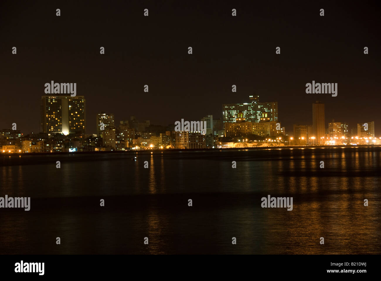 Havana cuba at night hi-res stock photography and images - Alamy