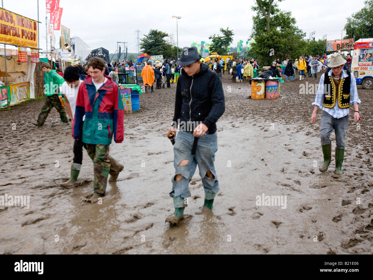 Falling over in mud hi-res stock photography and images - Alamy