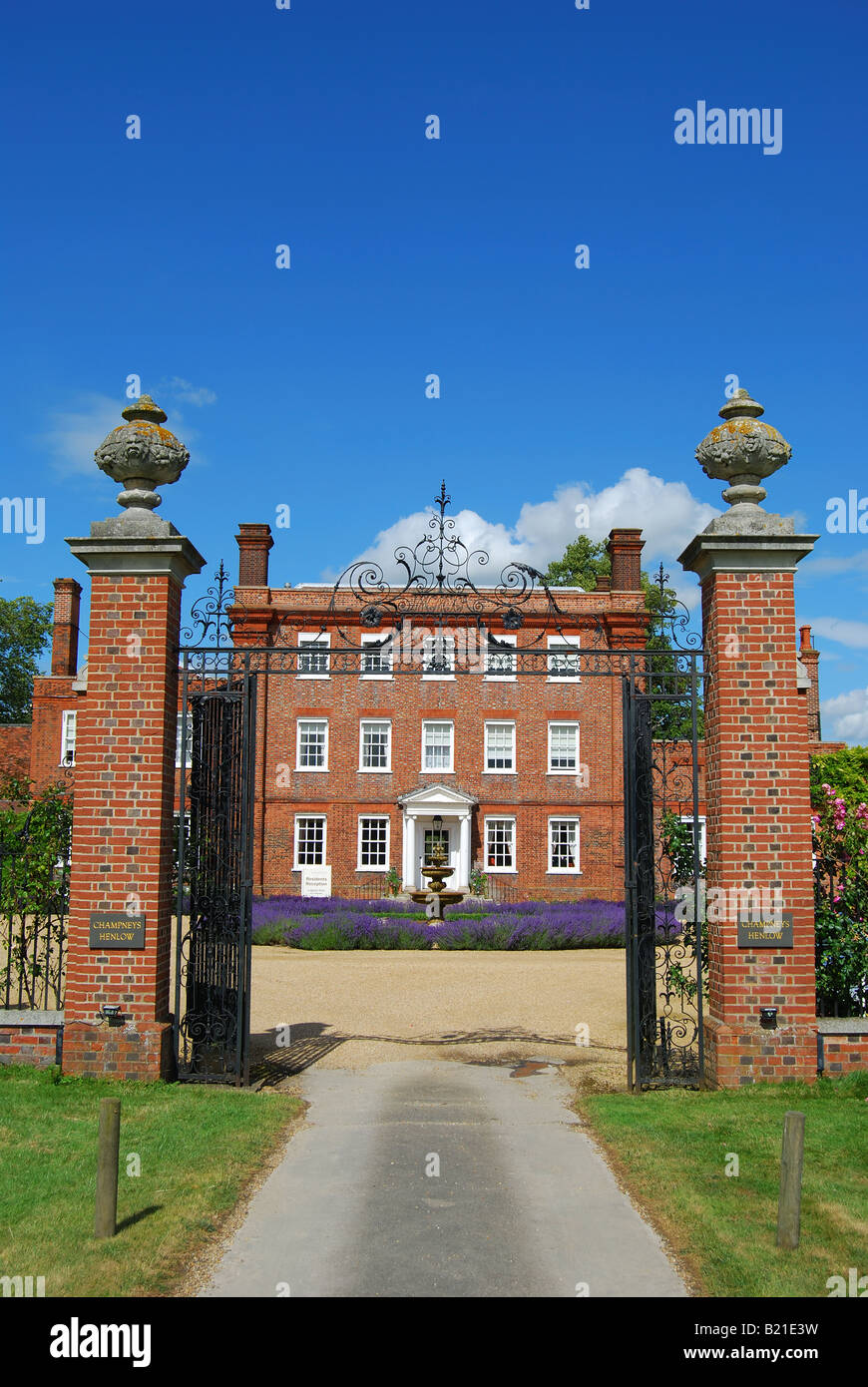 Henlow village hi-res stock photography and images - Alamy