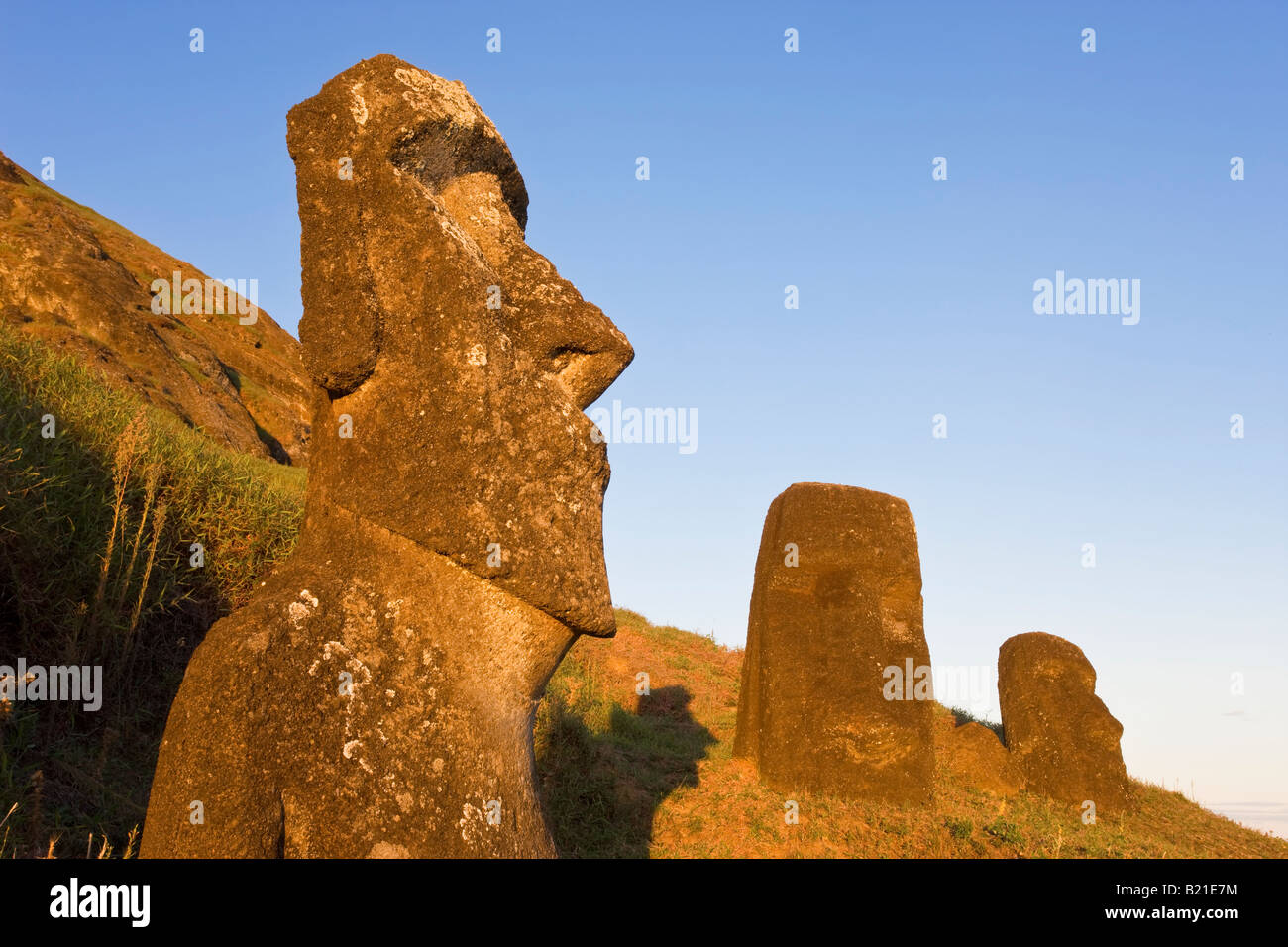 Giant monolithic stone maoi statue hi-res stock photography and images ...