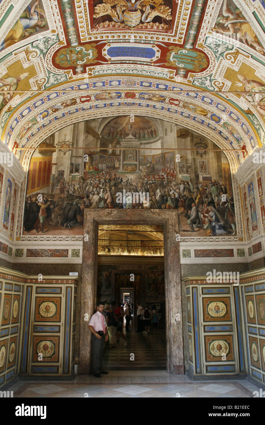 inside the vatican museum rome Stock Photo - Alamy