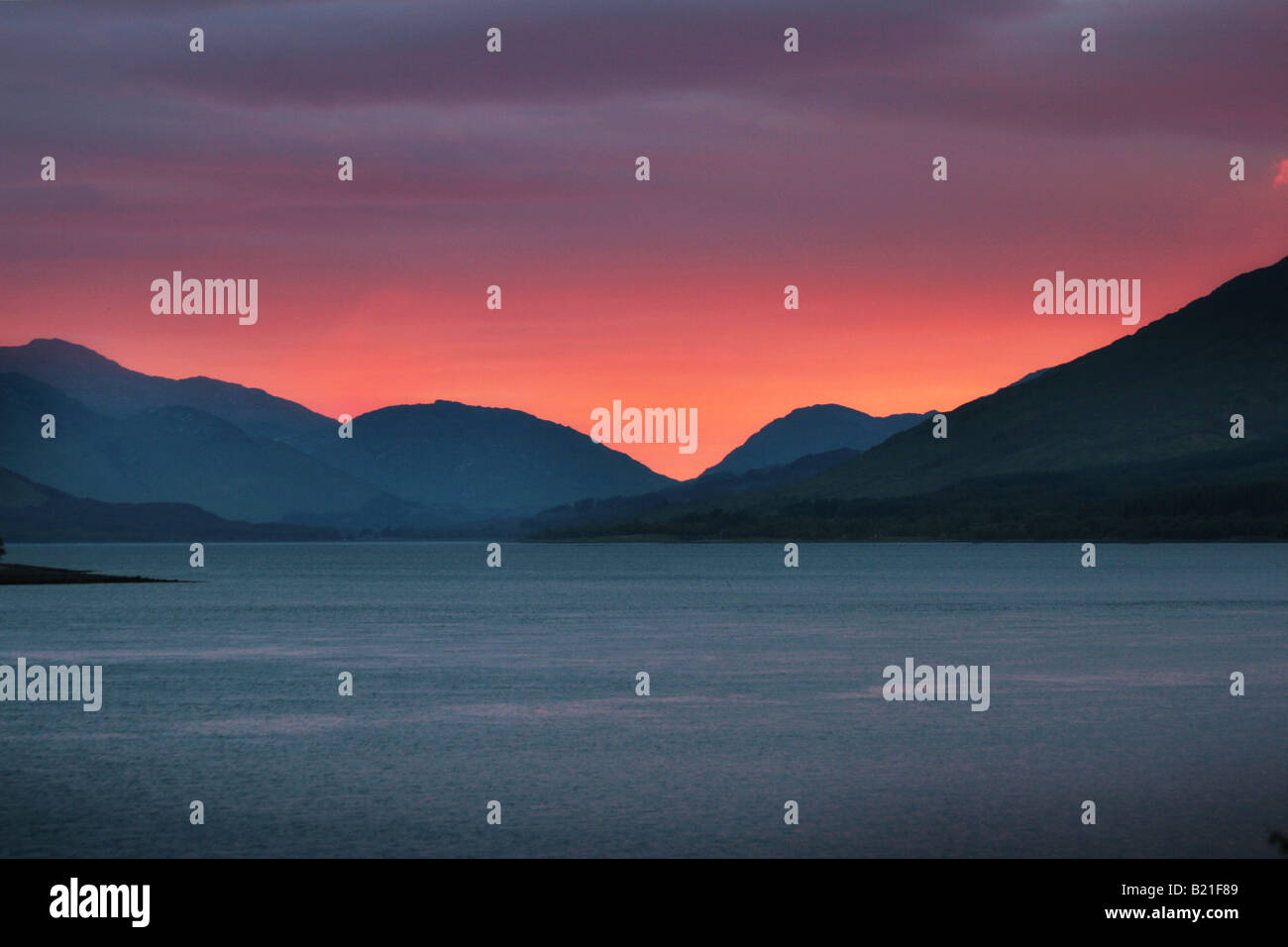 Loch and mountains hi-res stock photography and images - Alamy