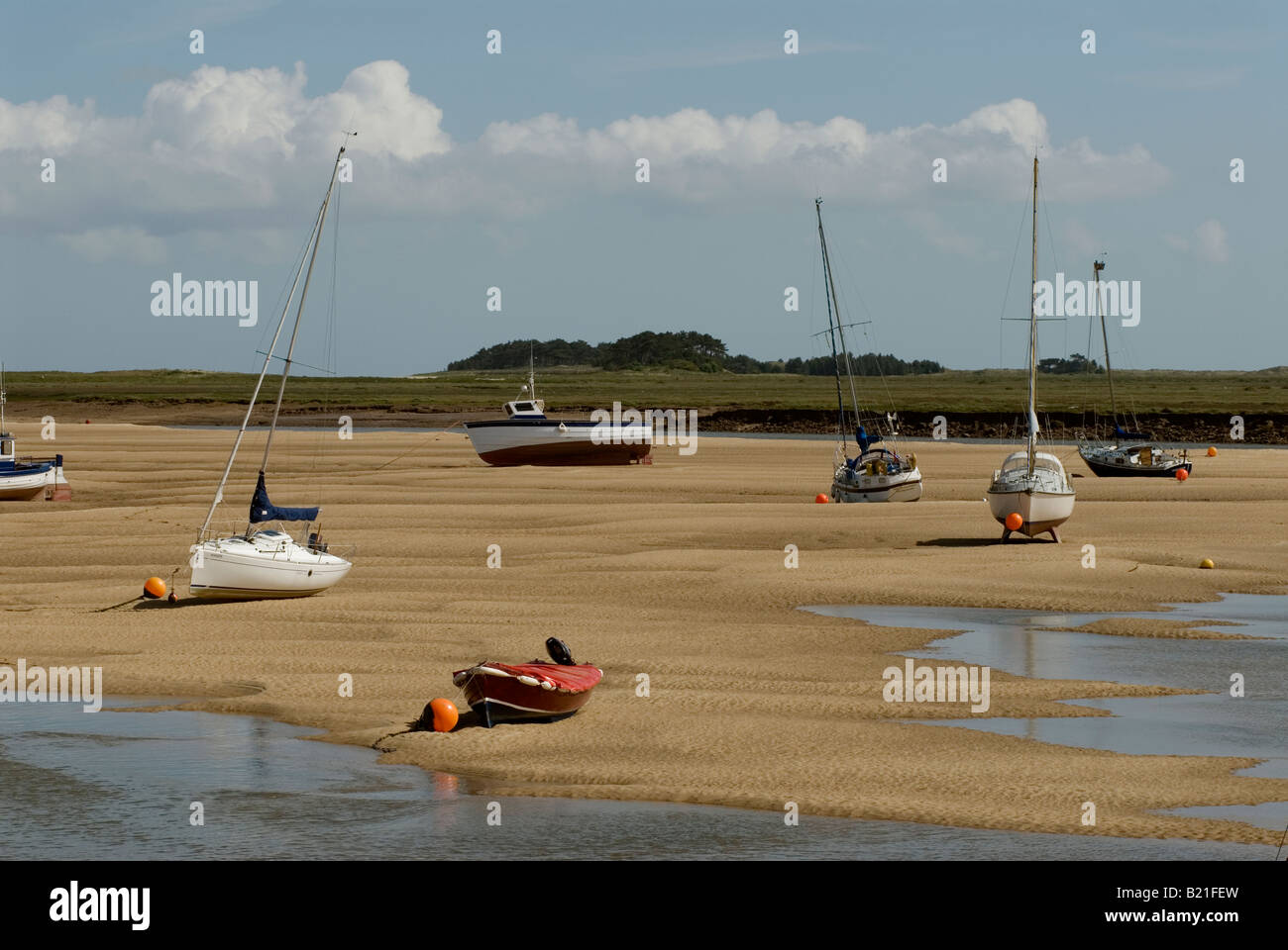 wells next the sea boats yachts peaceful low tide estuary silt Stock ...