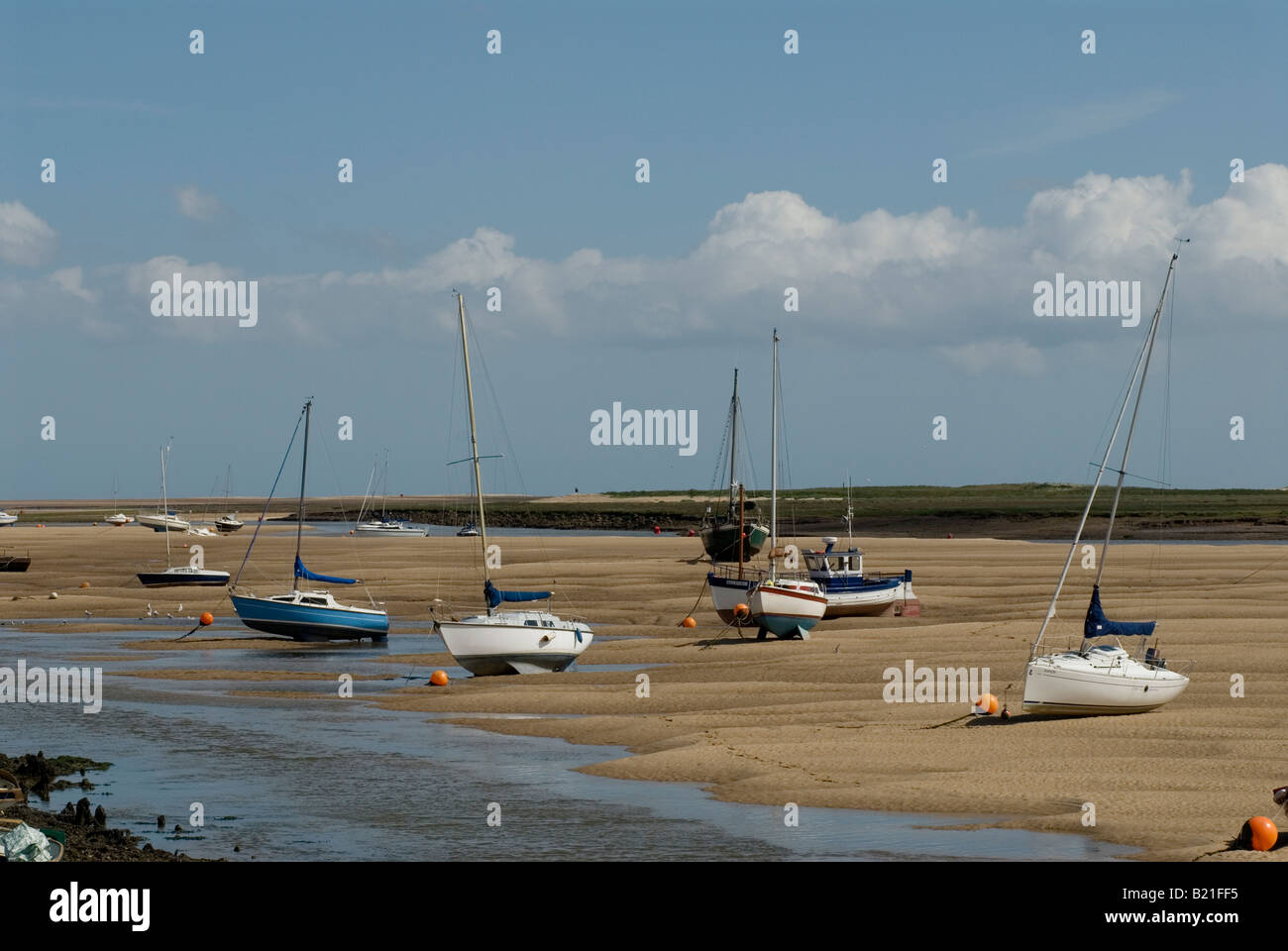 wells next the sea boats yachts peaceful low tide estuary silt Stock ...