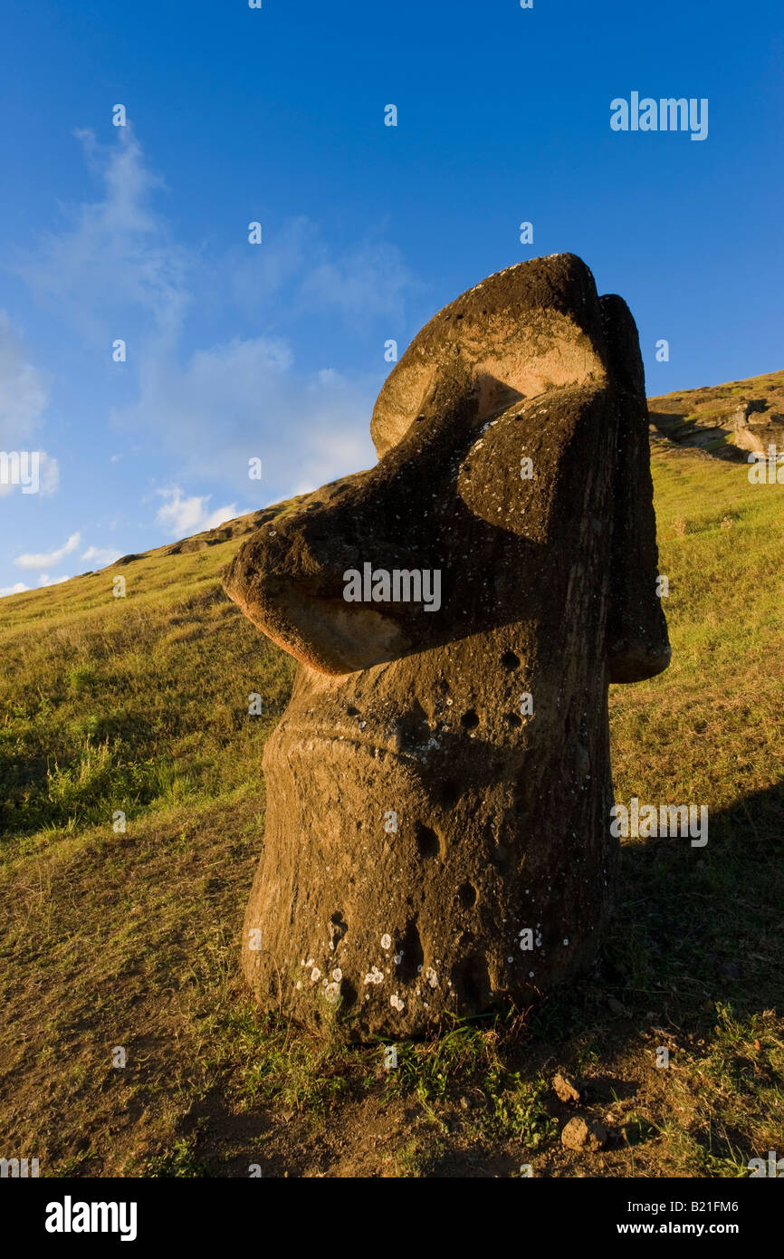 Giant monolithic stone moai statues hi-res stock photography and images ...
