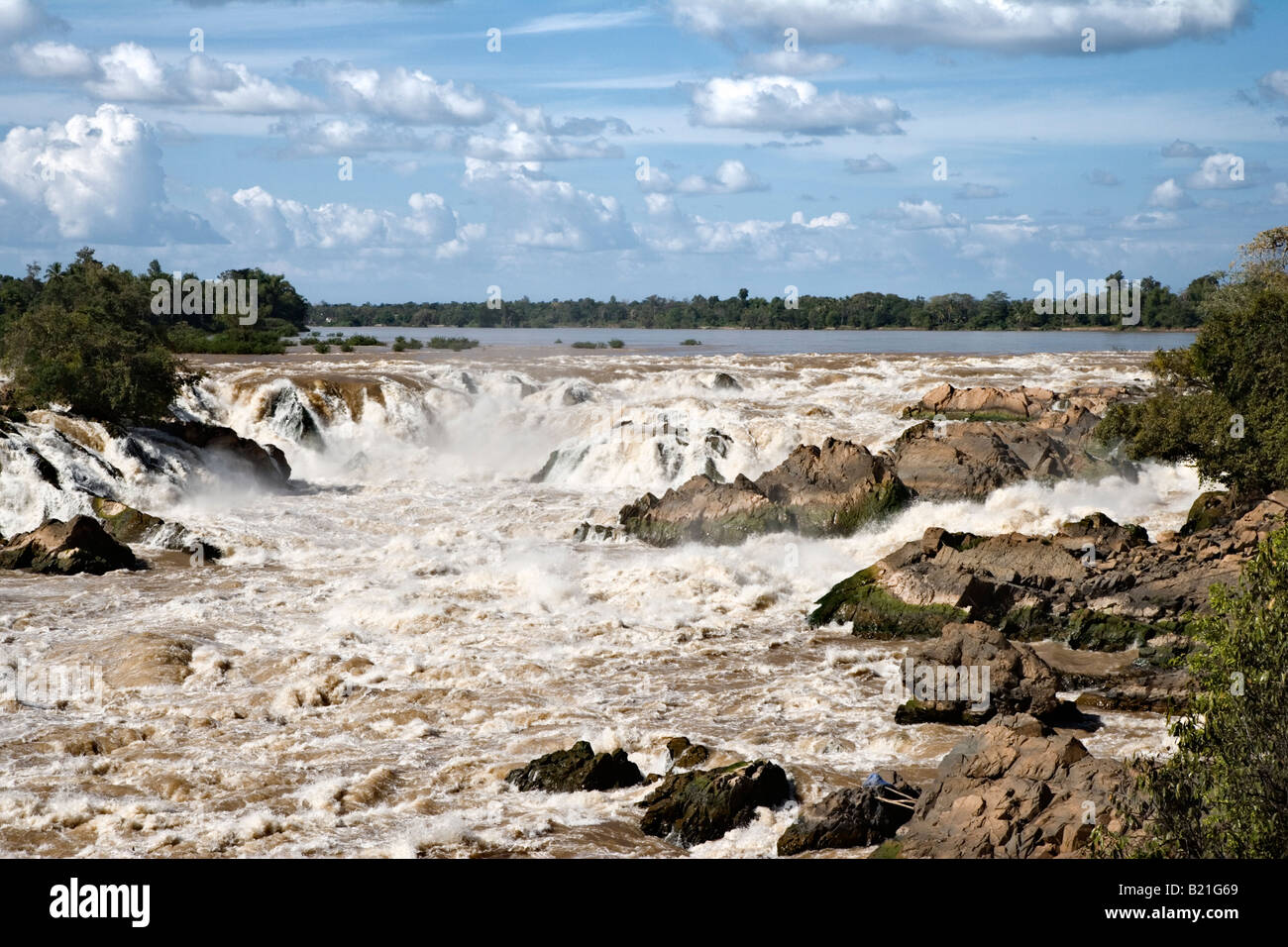 Khone Phapeng, the largest waterfall in Southeast Asia by volume ...