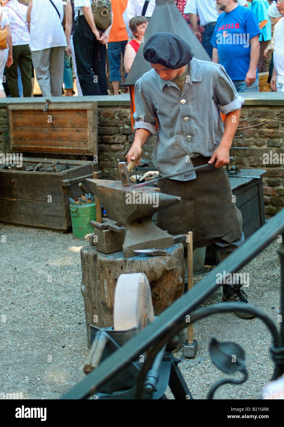 Medieval festival blacksmith hi-res stock photography and images - Alamy