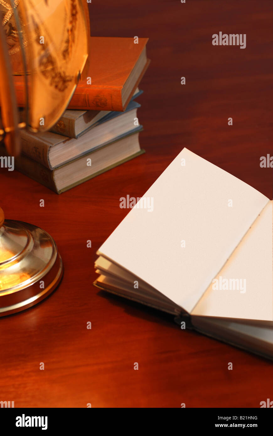 Reading a book under a lamp hi-res stock photography and images - Alamy