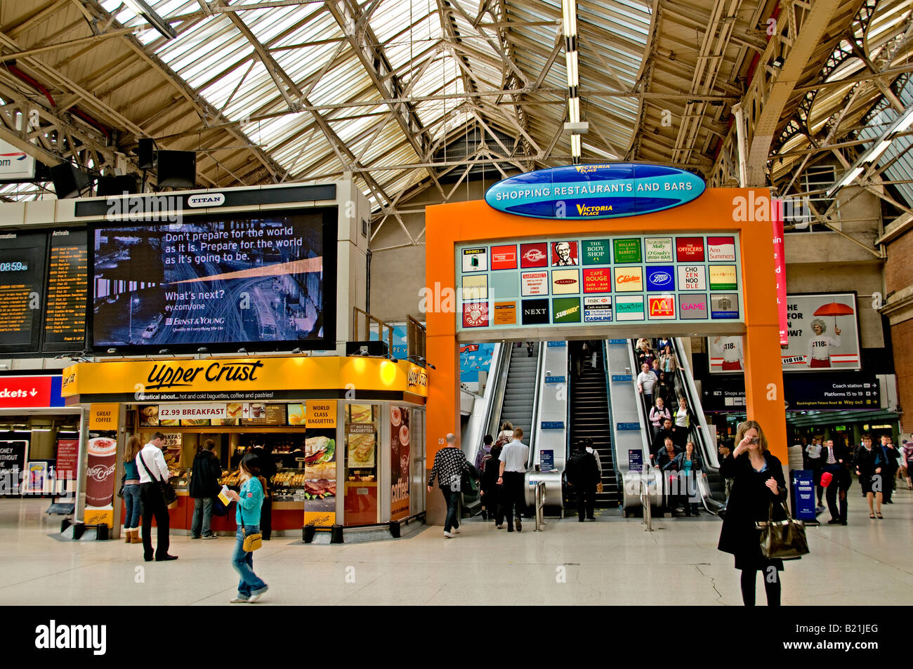 London victoria railway station london hi-res stock photography and ...